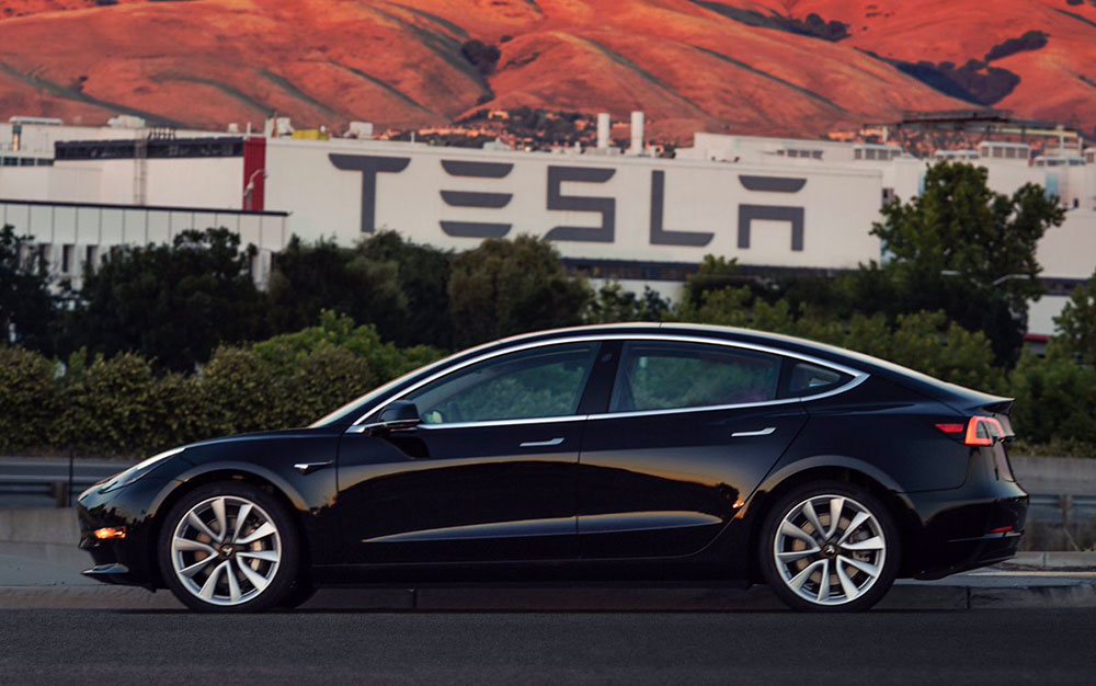 Tesla Model 3 Mulai Diproduksi, Begini Penampilan Finalnya - DailySocial.ID